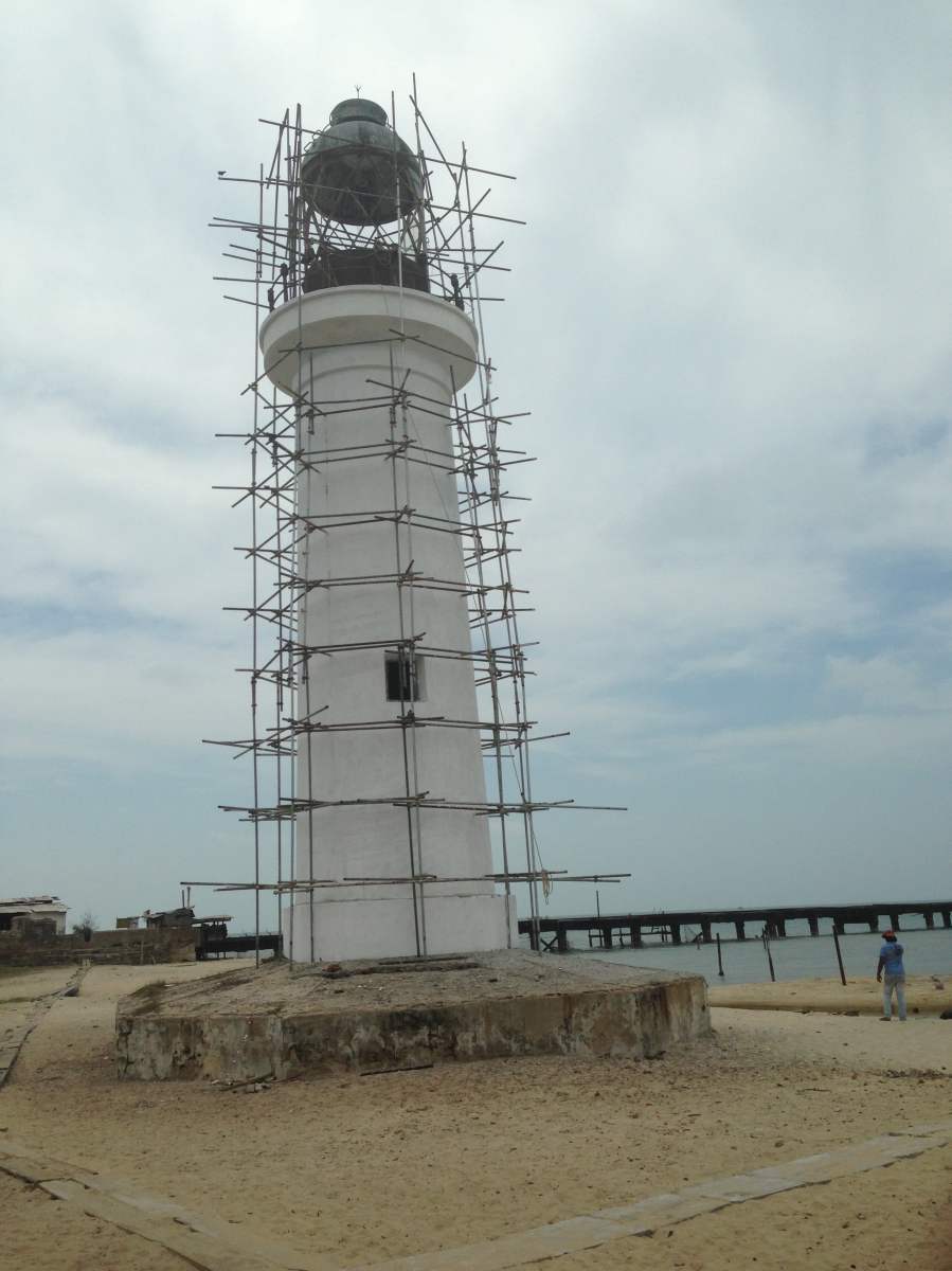 Lighthouse under maintenance|Saru's photo blog